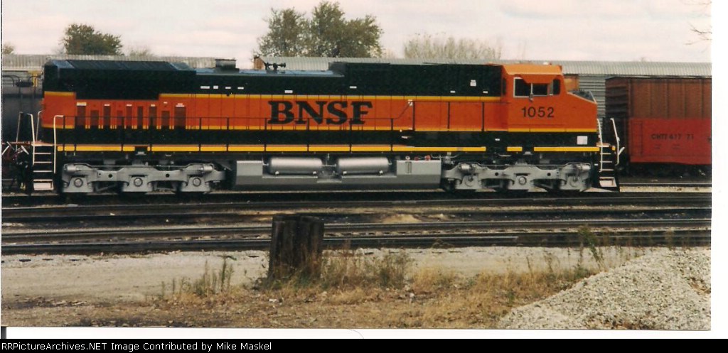 BNSF 1052